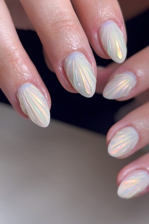 12 Seashell Nail Designs to Bring the Beach to Your Fingertips | Polish ...