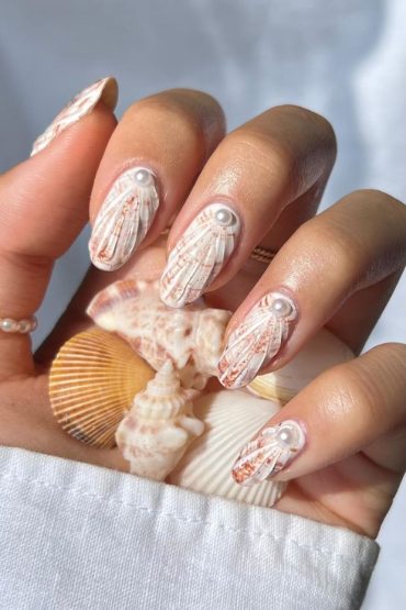12 Seashell Nail Designs to Bring the Beach to Your Fingertips | Polish ...