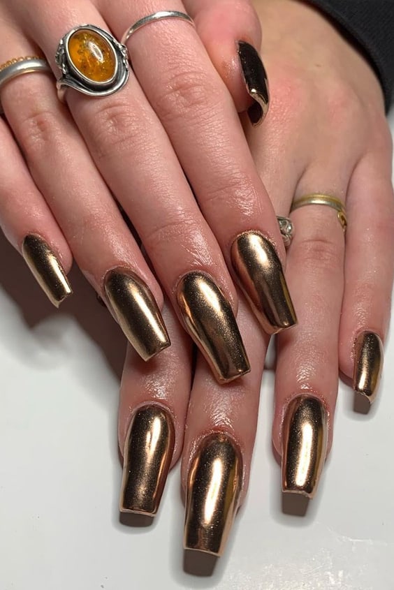 21 Awesome Ways to Wear Chrome Nails This Season | Polish and Pearls